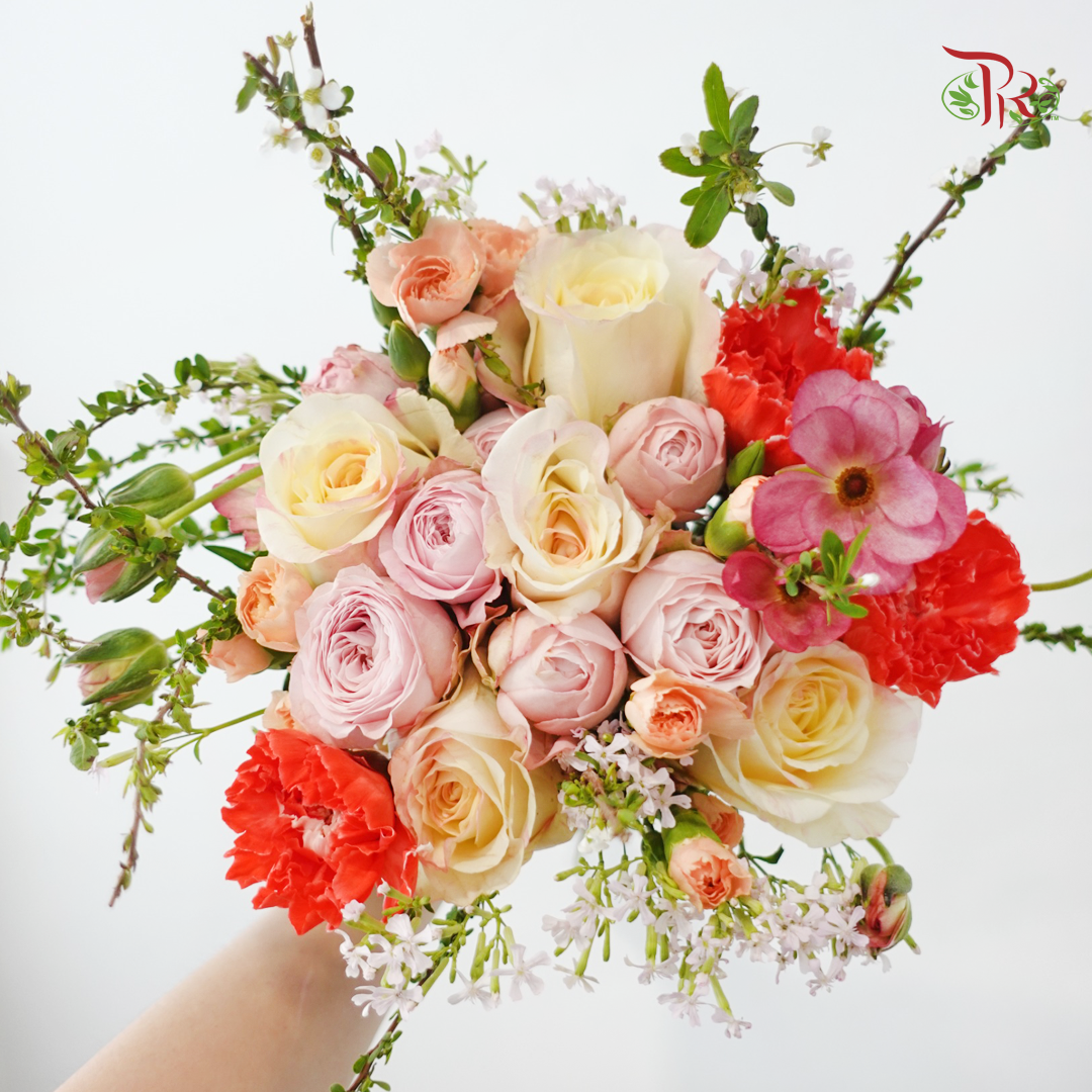 Signature Weekly Flower Bunch -Ivory Blush (Big Bunch) – Pudu Ria Florist